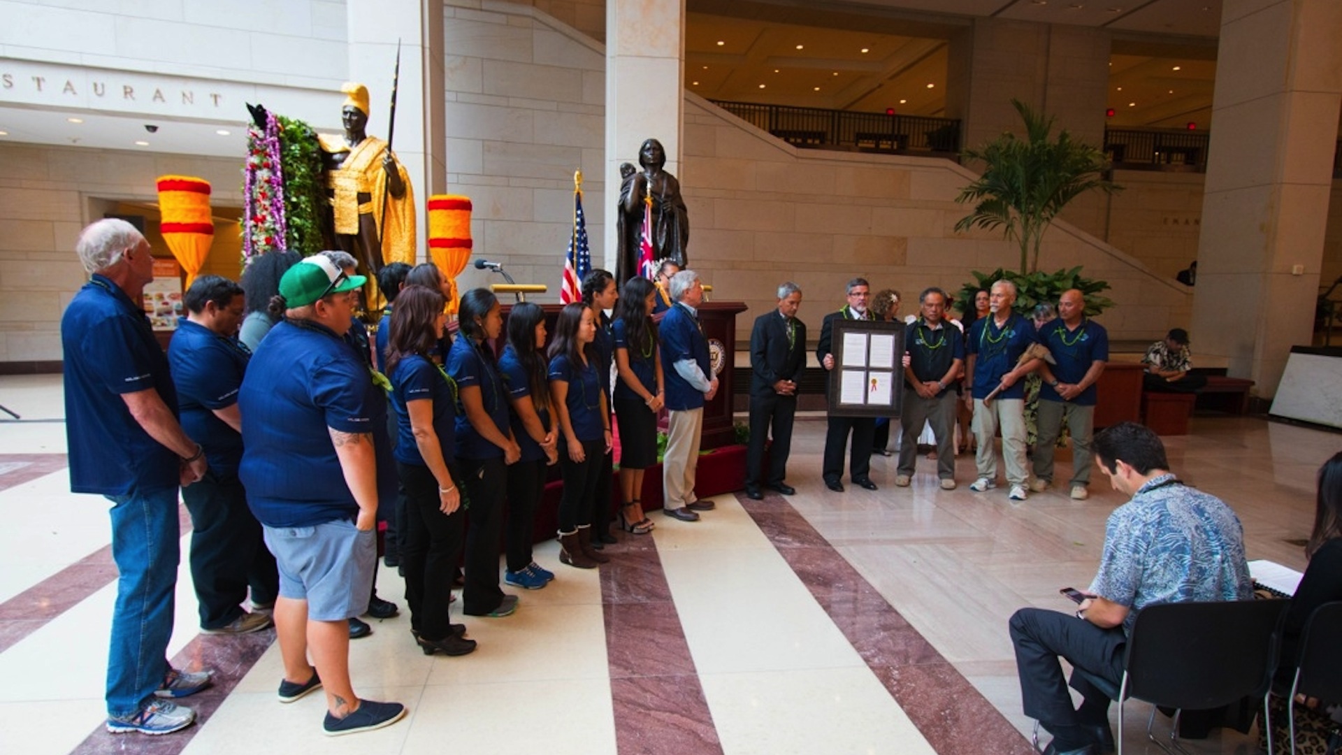 Kamehameha Statue Lei Draping - Washington DC - ʻŌiwi TV